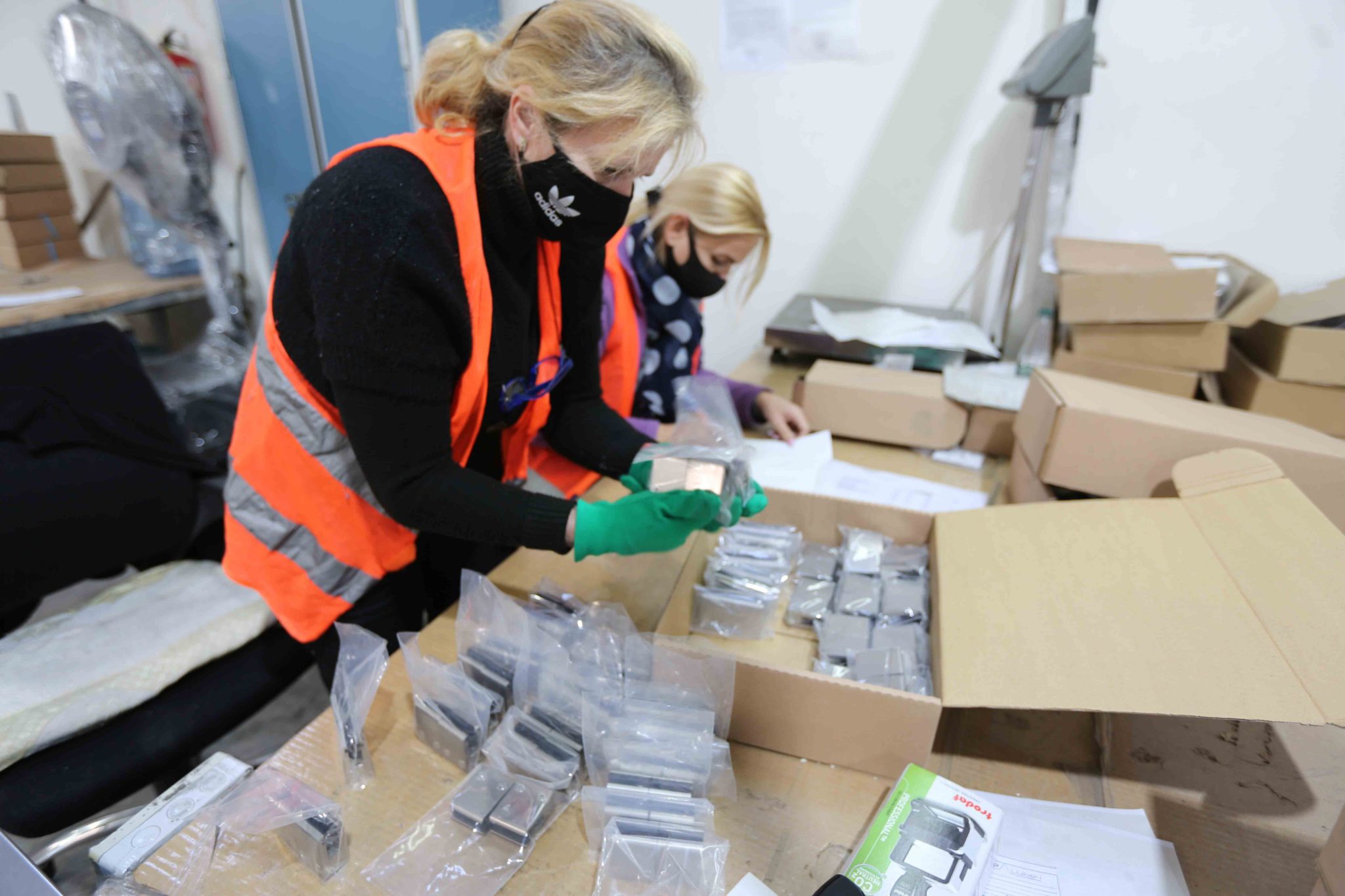 THE ASSEMBLY UNITS OF ALUMINUM PRODUCTS - Pespa Alumin